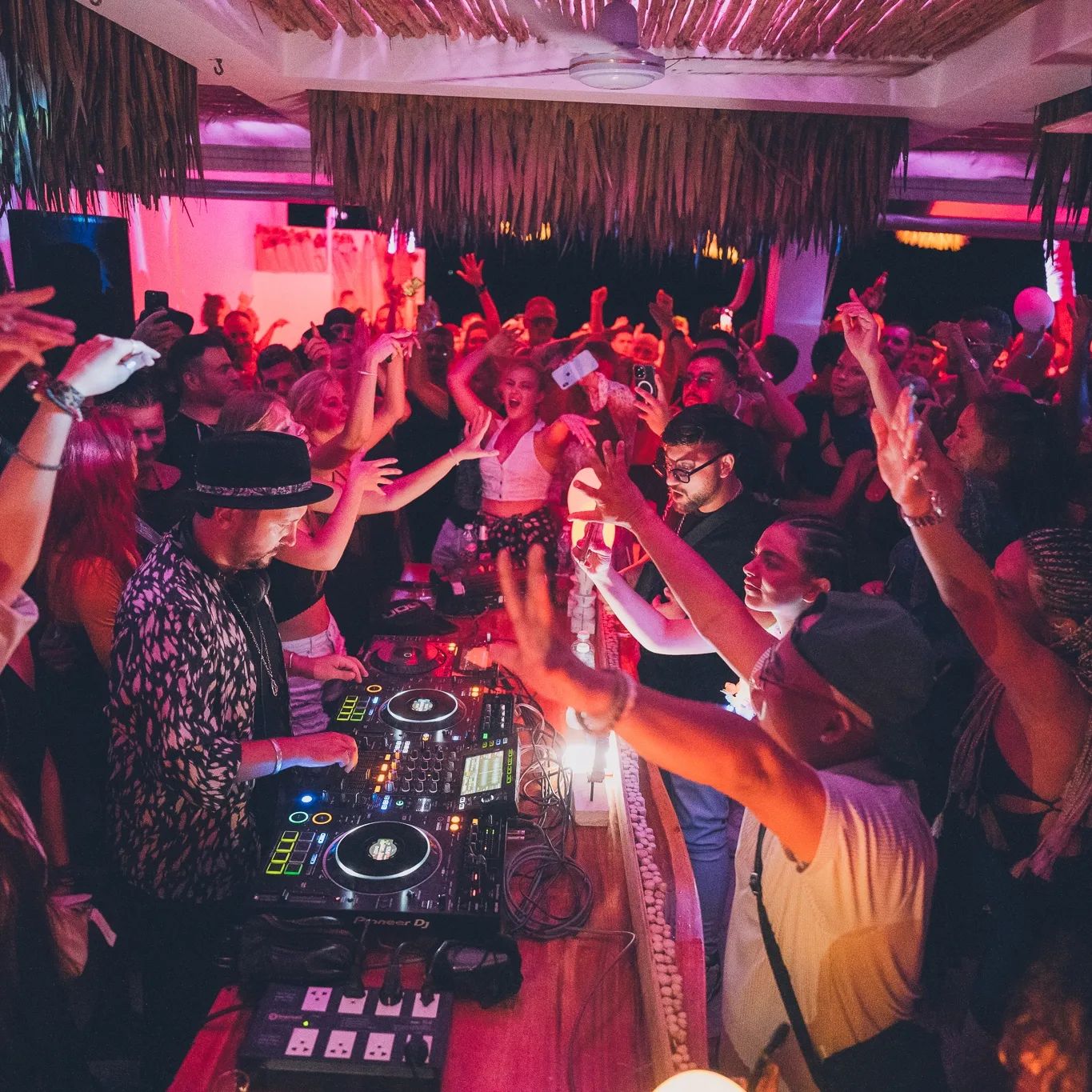 Elephant Beach Club & Resort Samui - Chaweng Beach